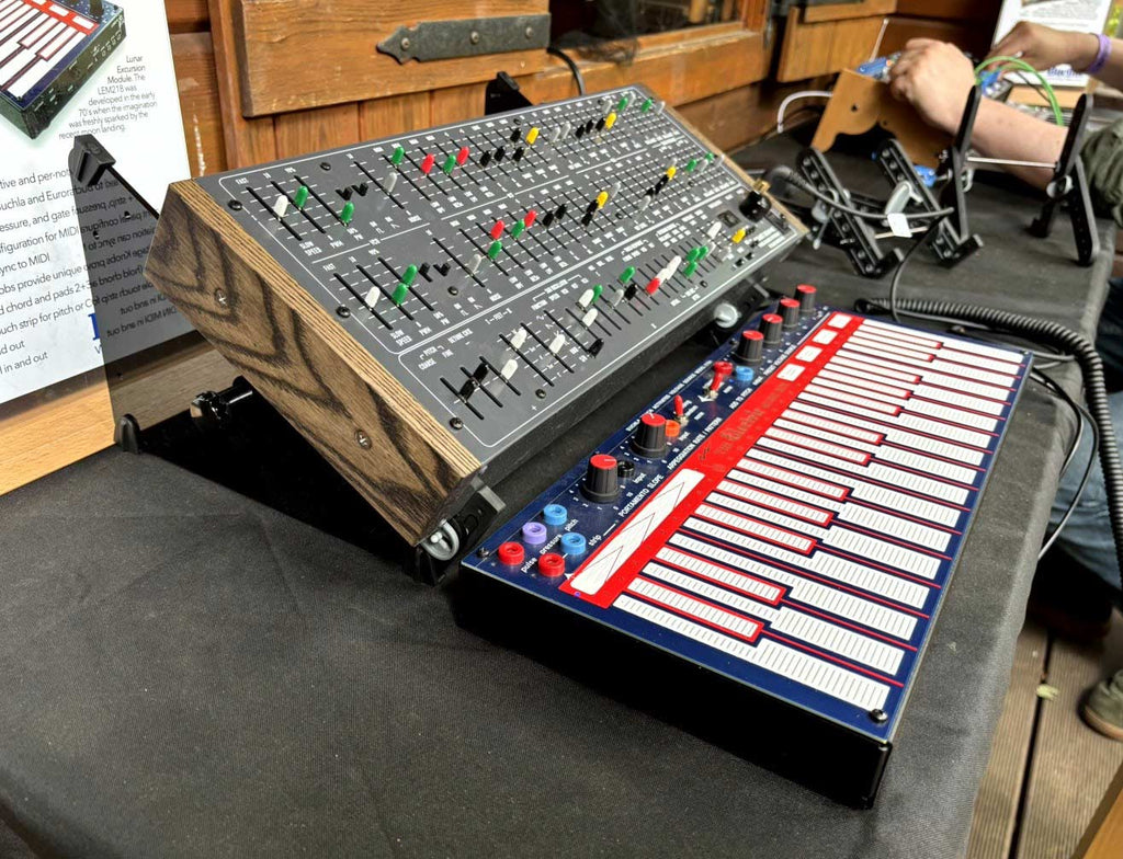 SynthRISE one tier desktop synth stand for large-sized gear